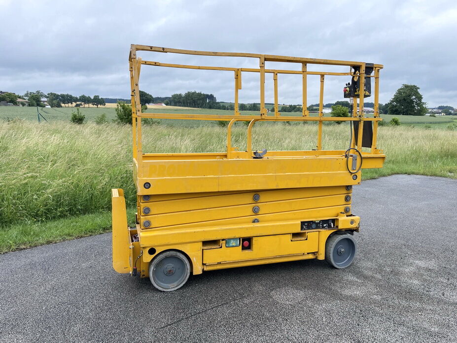 Haulotte Compact 10 N makazasta platforma