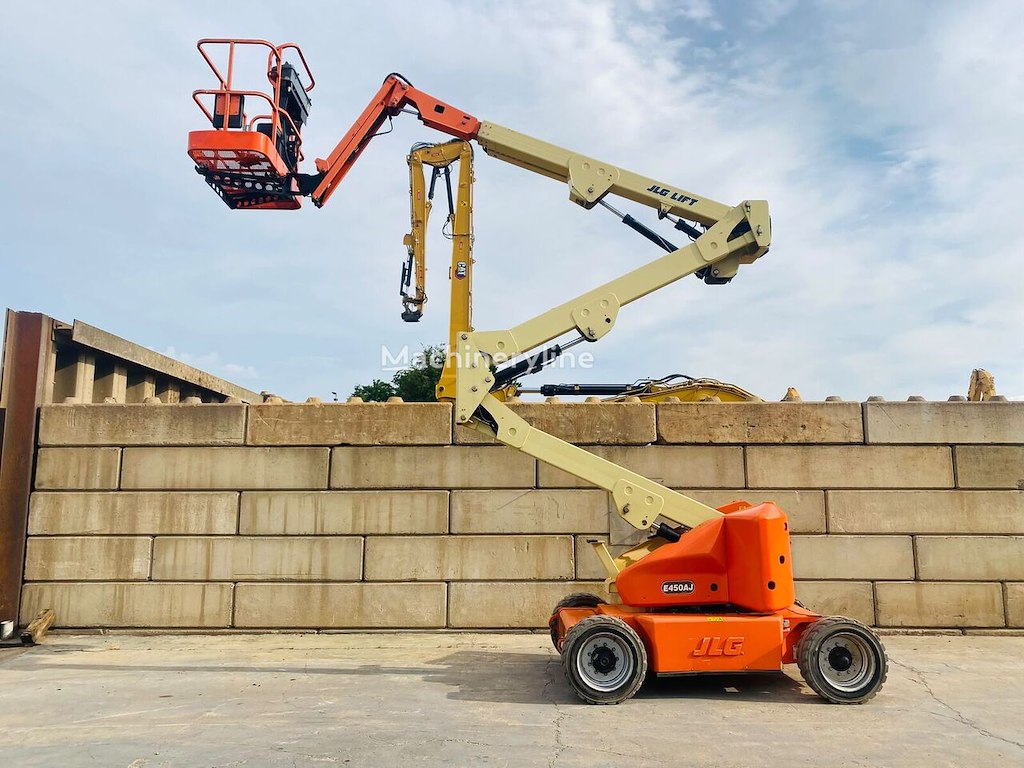 JLG e450aj hidraulična zglobna platforma