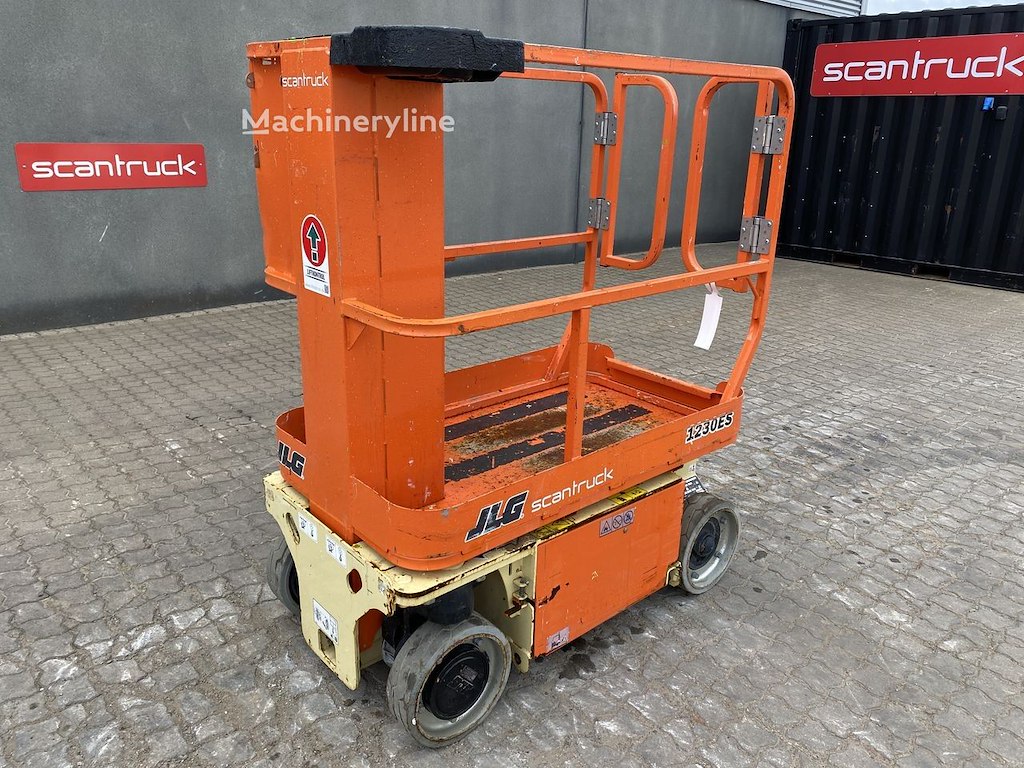 JLG 1230ES jarbolna penjajuća platforma