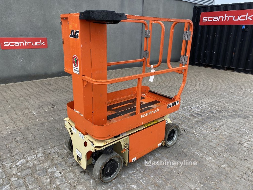 JLG 1230ES jarbolna penjajuća platforma