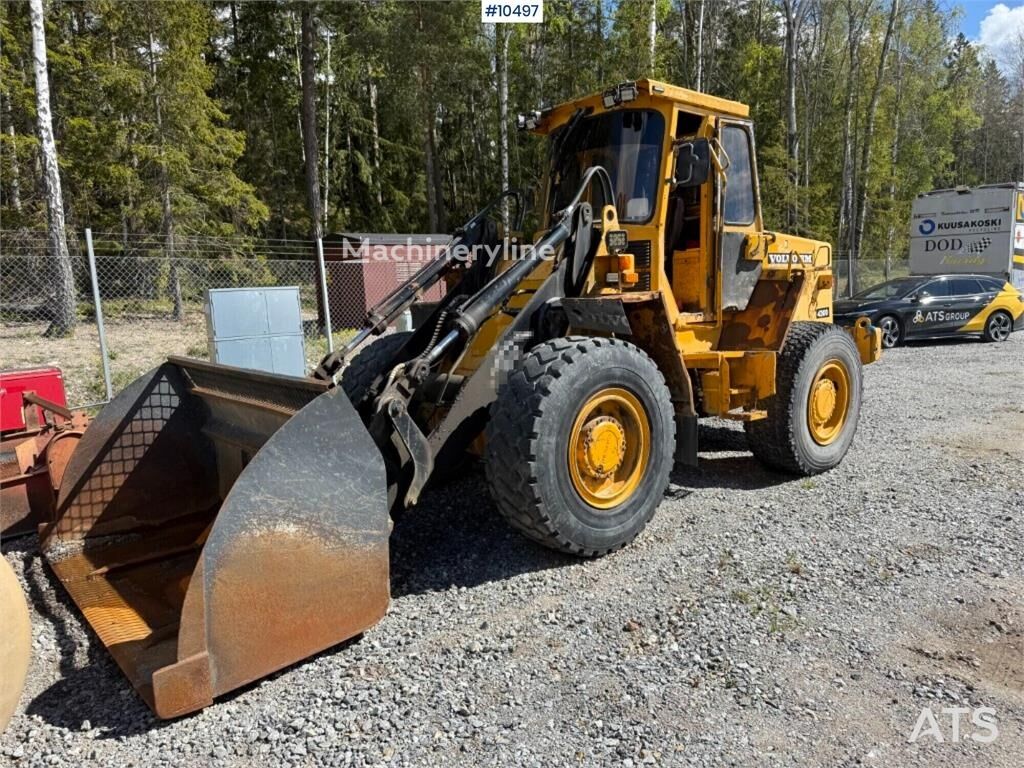 Volvo 4300 Wheel Loader with Attachments prednji utovarivač