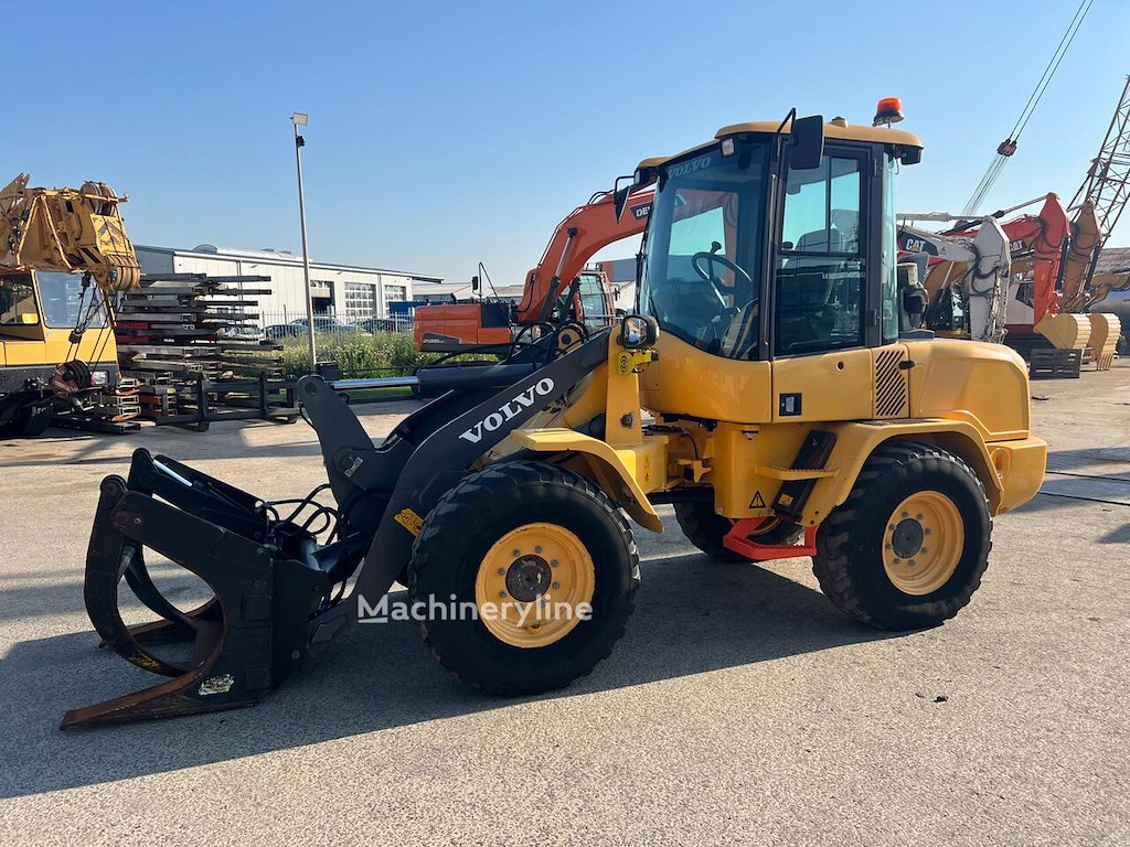 Volvo L30 G . prednji utovarivač