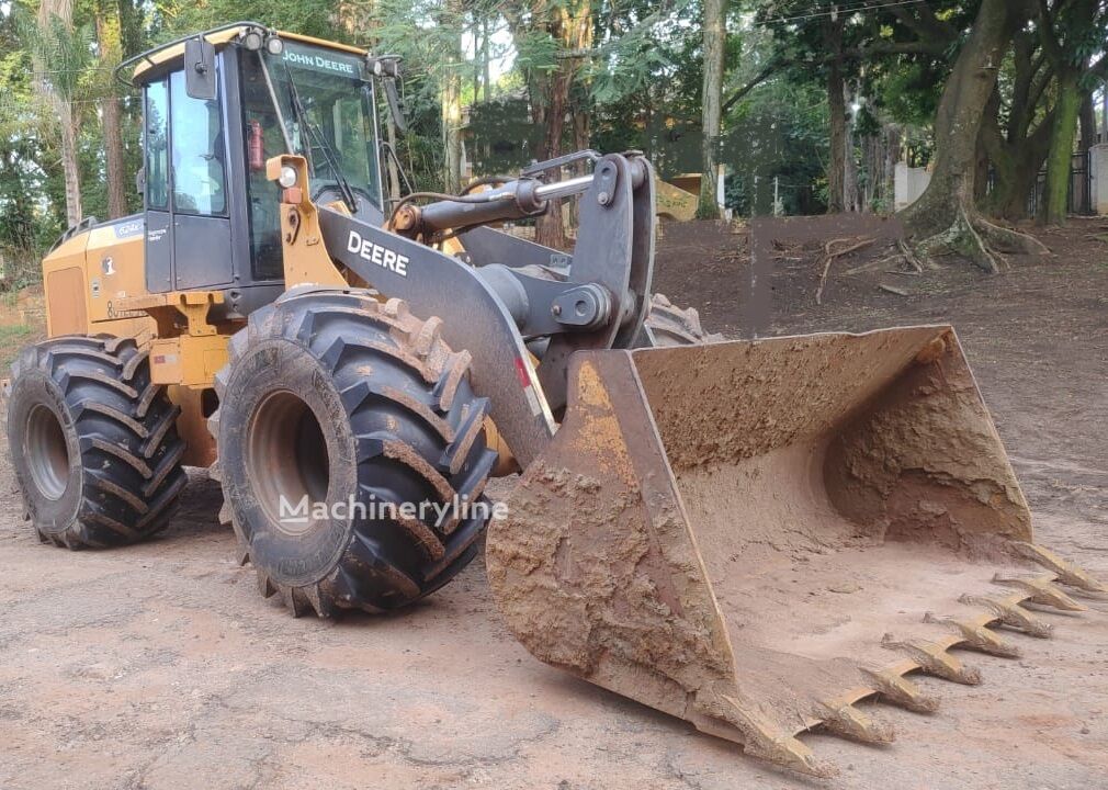 Novi John Deere 624K prednji utovarivač