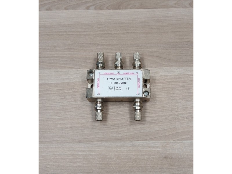 4-way splitter razdelnik 5-2050MHz + 5 konektora