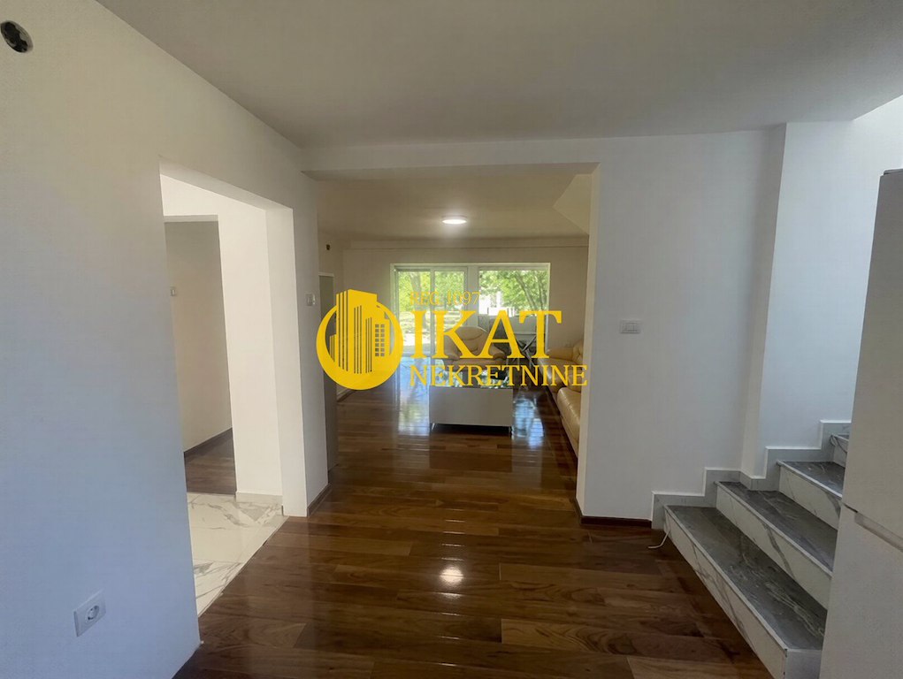 Perlez, Lux kuća 100m2 na placu 15 ari, kompletno nameštena ID#5228
79.500 €
