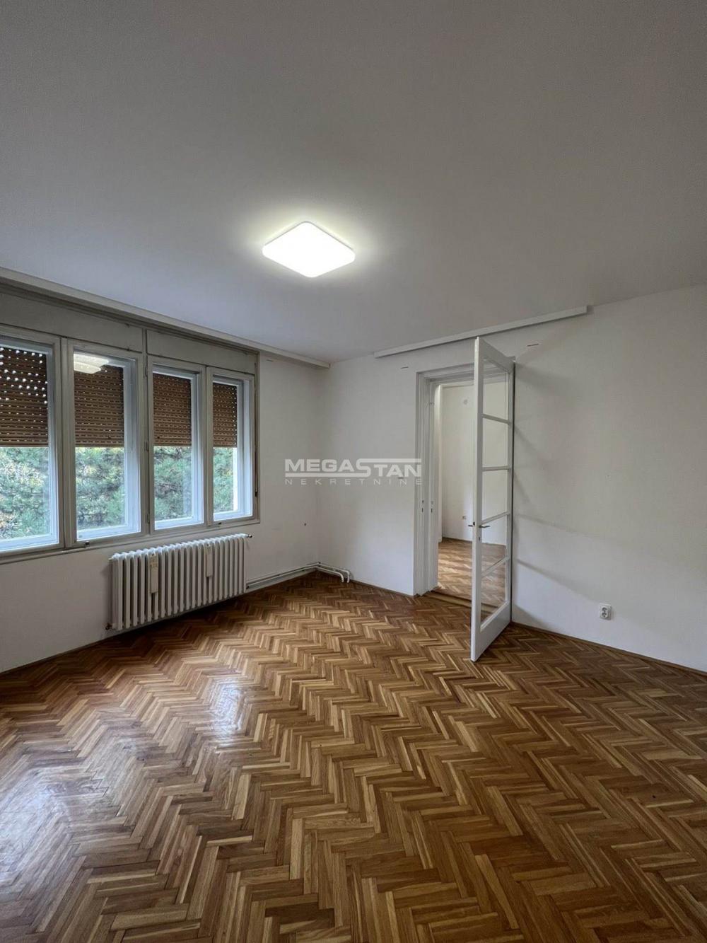 Dedinje, poslovni prostor+parking mesto
1.600 €