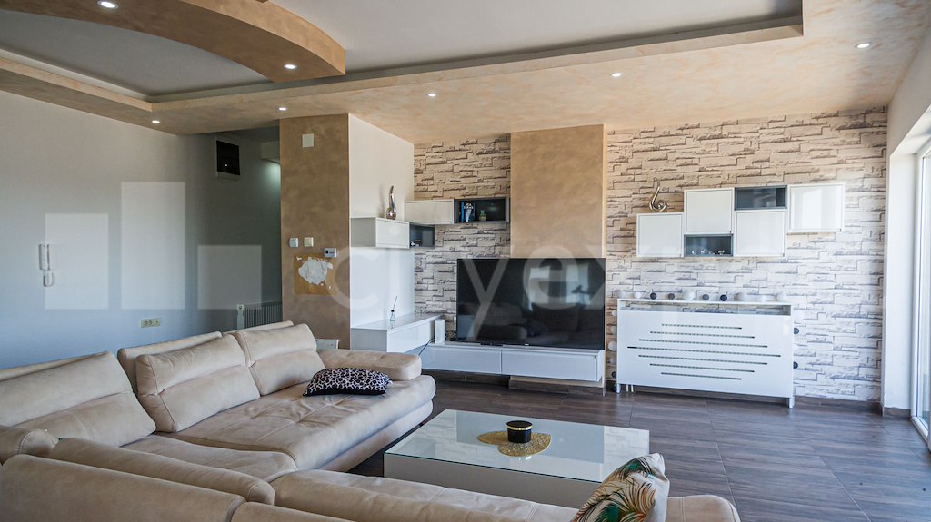 Stan Prodaja: 170m², Sremska, Sremska Kamenica - 423000€