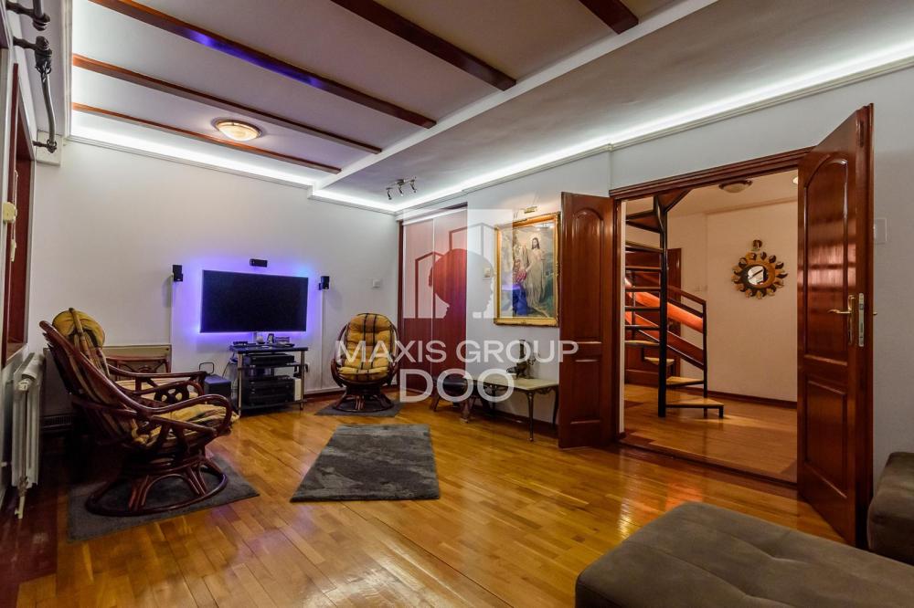 DORĆOL-Gunulićev venac 131m2 ID#1976
380.000 €