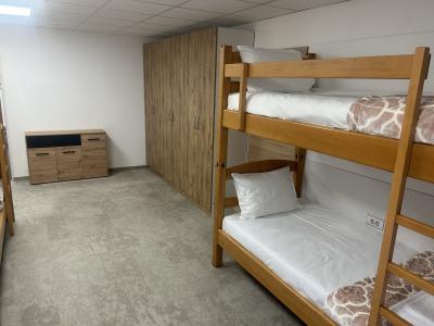 IZDAJEM SOBE U BORČI - HOSTELSKI TIP SMEŠTAJA