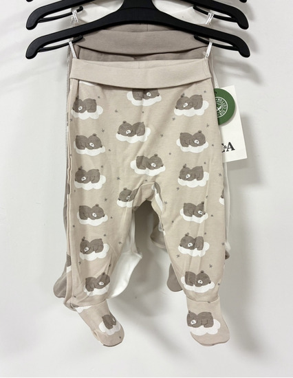 C&A pantalone sa stopama za bebe