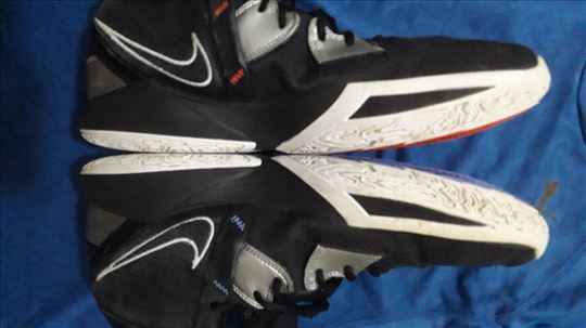 Nike Kyrie Infinity,