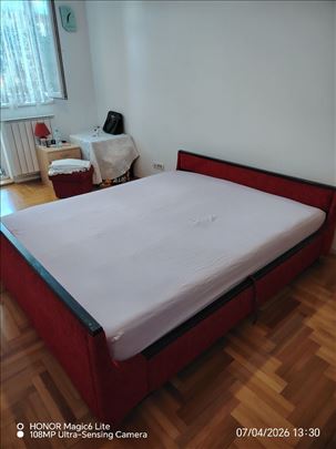 Francuski ležaj 180x200 odličan, rasprodaja