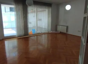 Izdavanje Stan - Beograd, Vračar: Hram Svetog Save - Neimar - Čubura