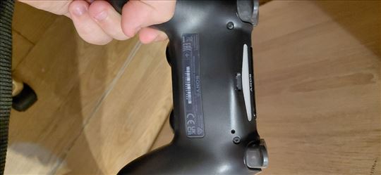 PlayStation 4 / moze igrati online igrice