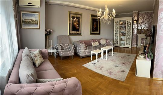 Stan,Novi Sad,Cara Dušana,kv: 124.00