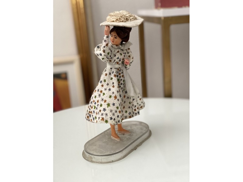 Lutka iz 50tih Elegantna dama sa sesirom
