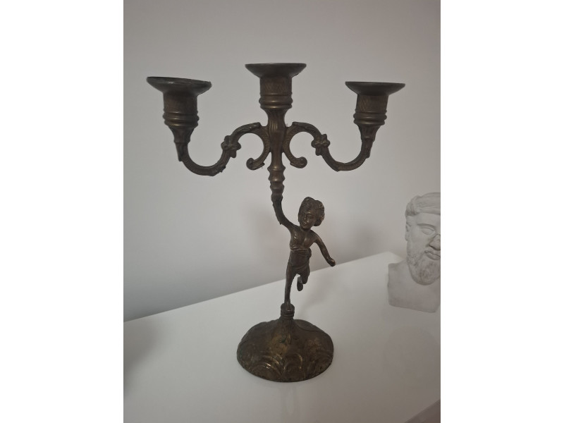 Antikvarni mesingani svećnjak sa figurom 29 cm
