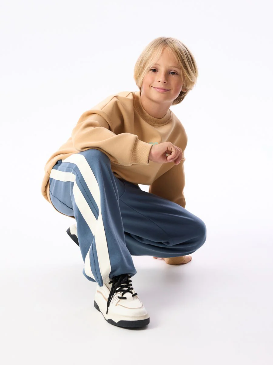 Wide leg pantalone sa bočnim trakama