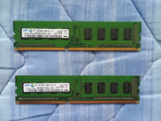 Dve uparene RAM memorije ddr3 ram 2gb 10600u