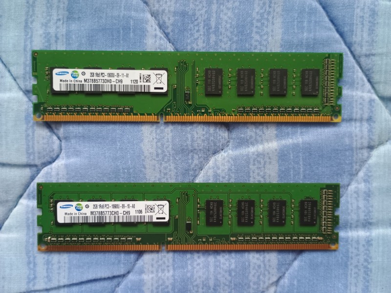 Dve uparene RAM memorije ddr3 ram 2gb 10600u