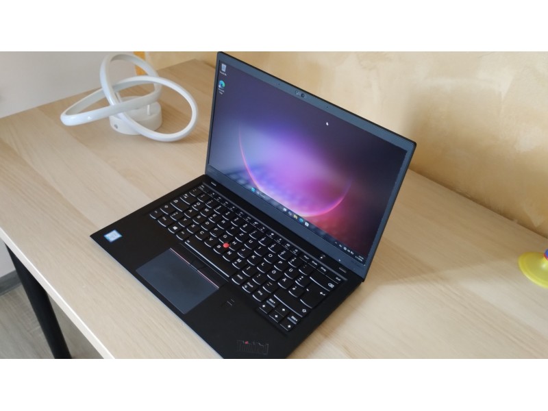 Lenovo ThinkPad X1 Carbon 14''. i5-8 gen. 8GB .256 SSD