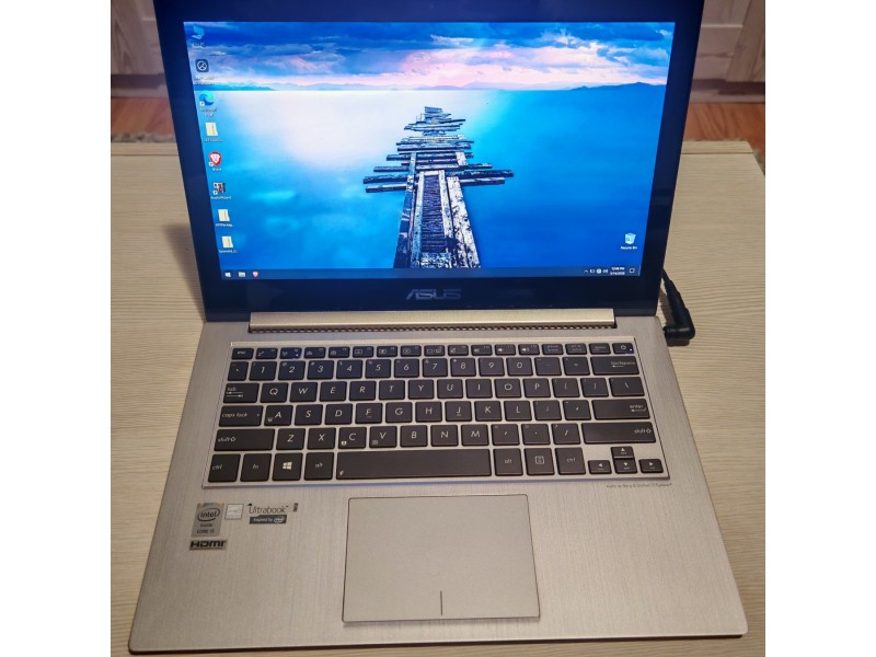 ASUS Zenbook UX31LA - i5 8GB SSD Touchscreen Win10 PRO