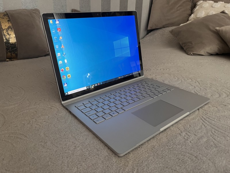 Microsoft Surface book 2 i5-7300U 8Gb ddr3 256gb Touch