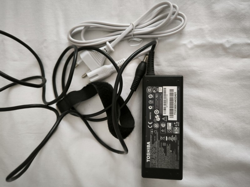 Toshiba punjač 75W 19V 3.95A - PA-1750-81