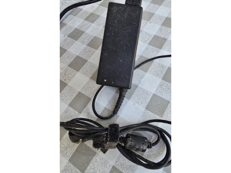 PUNJAČ ZA LAPTOP