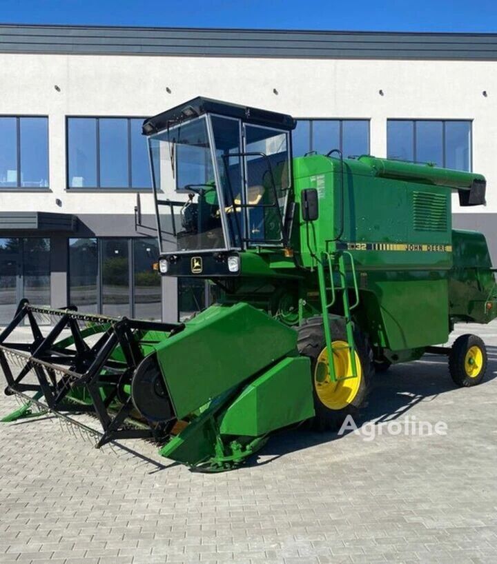 John Deere 1032 kombajn za žito