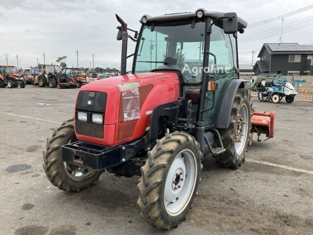 Massey Ferguson TRACTOR(Massey Ferguson) traktor točkaš