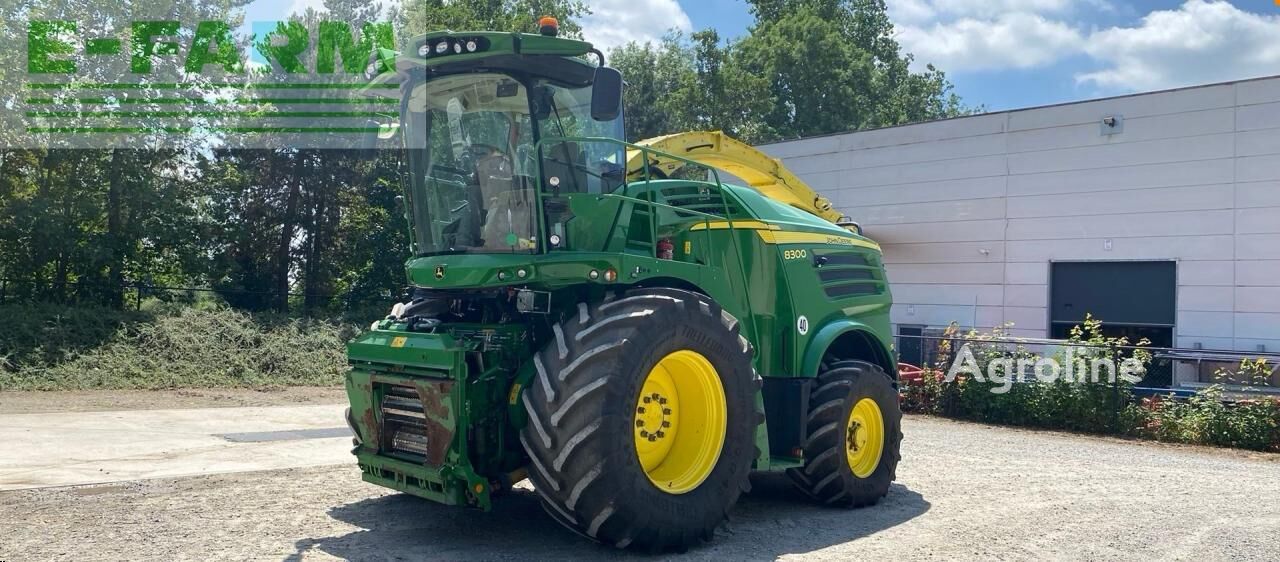 John Deere 8300 krmni kombajn