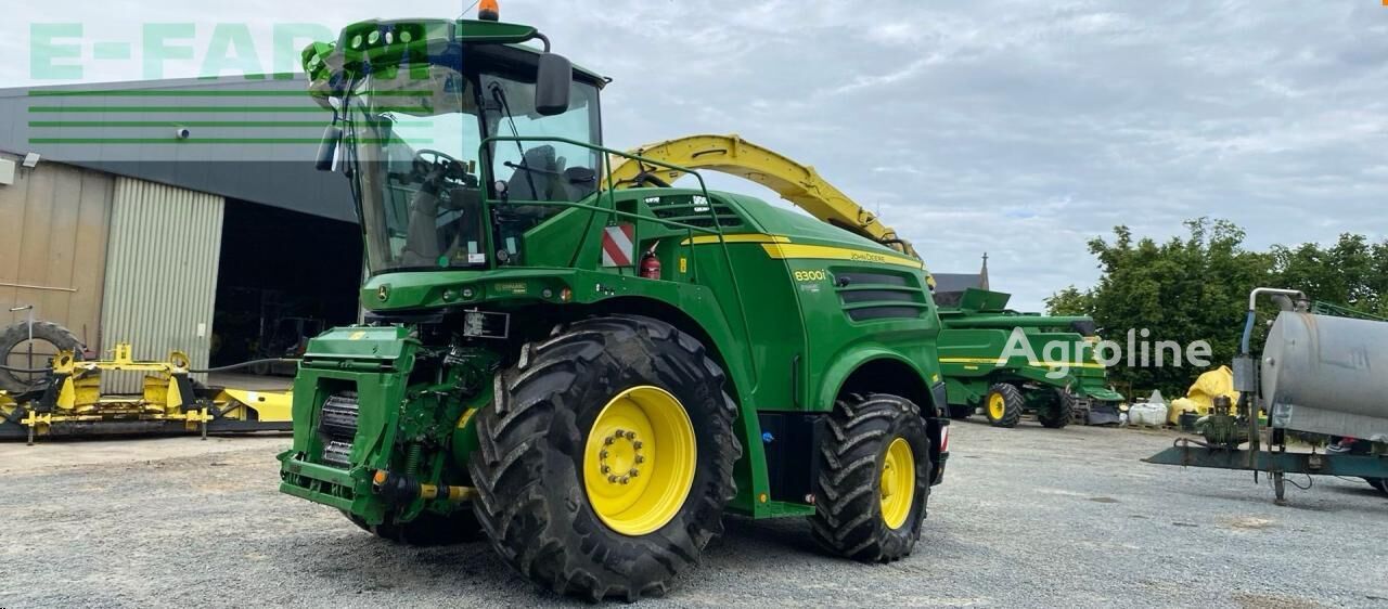 John Deere 8300 krmni kombajn