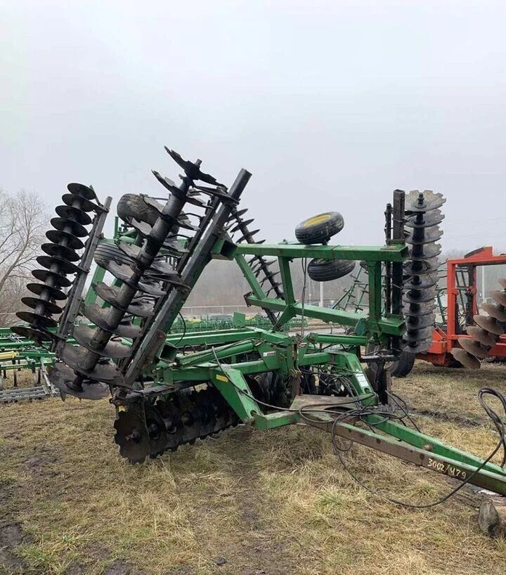 John Deere 637 tanjirača