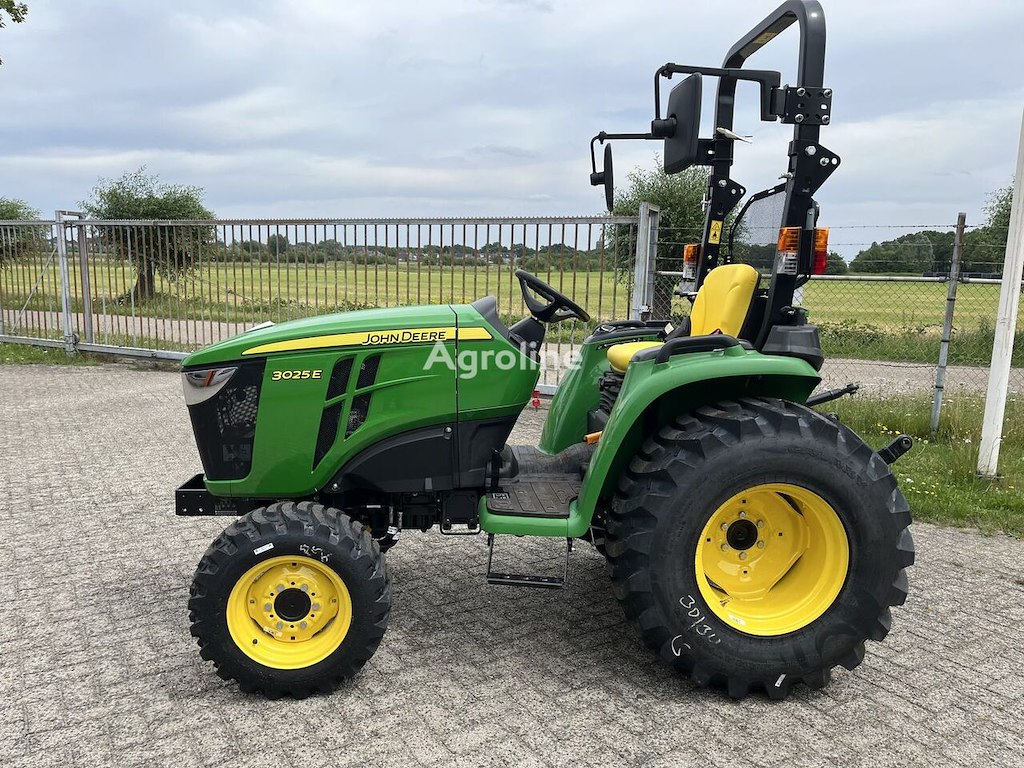 Novi John Deere 3025E traktor kosilica