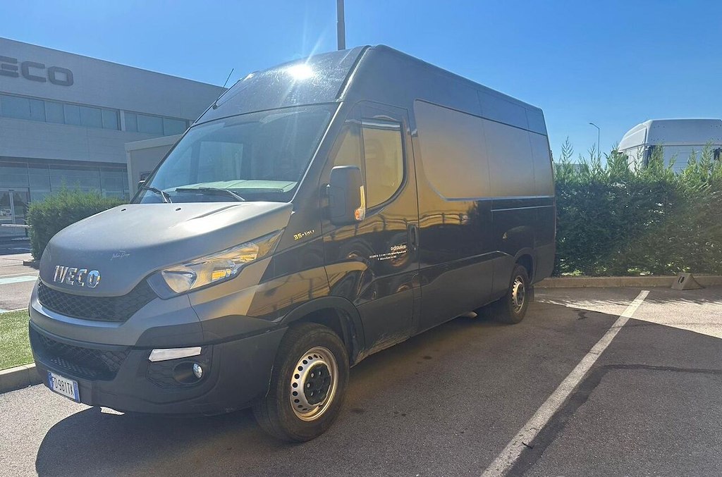 IVECO Daily passo lungo minibus furgon