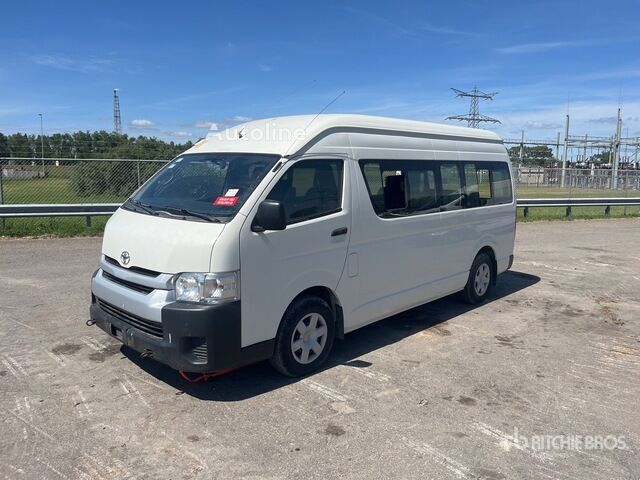 Prodaje se Toyota HiAce putnički minibus na aukciji