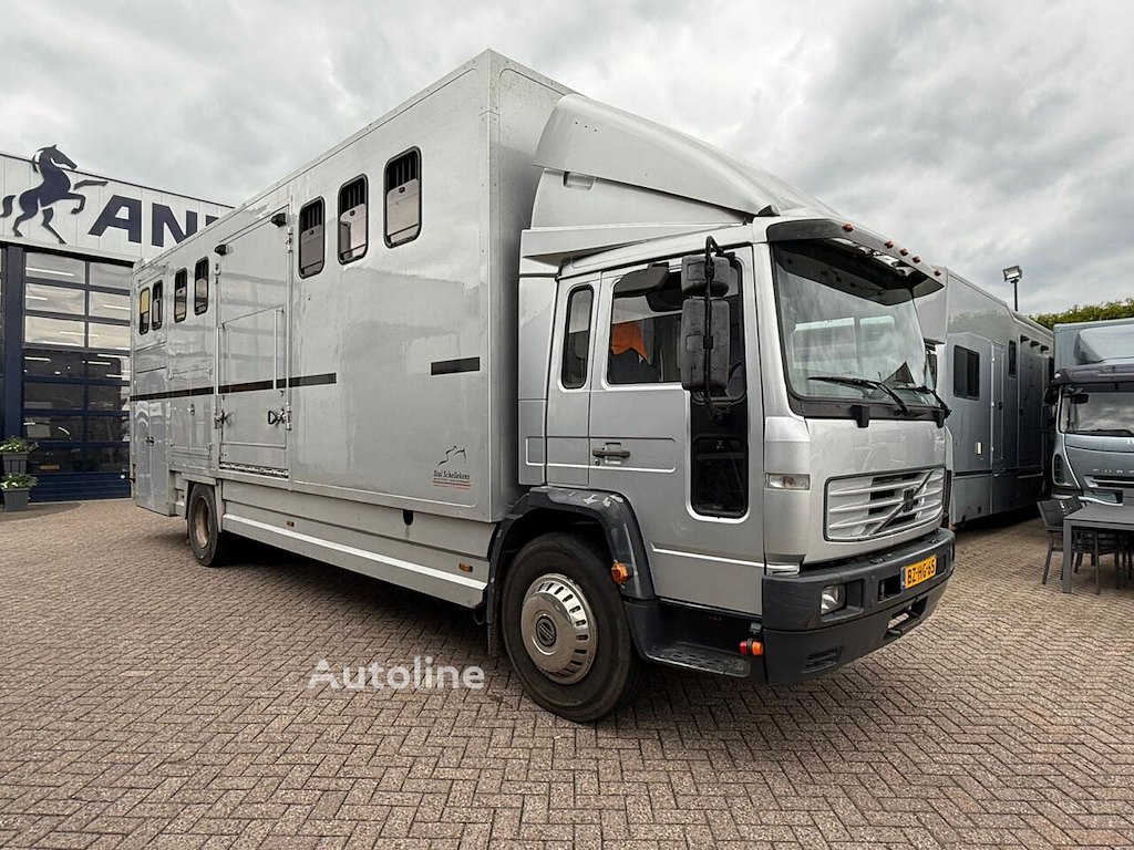 Volvo FL6 kamion za prevoz konja
