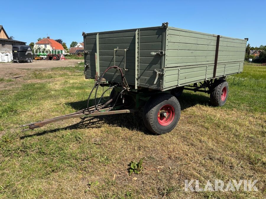Prodaje se prikolicu za prevoz zrna na aukciji