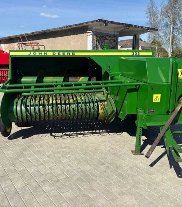 John Deere 332 balirka za četvrtaste bale