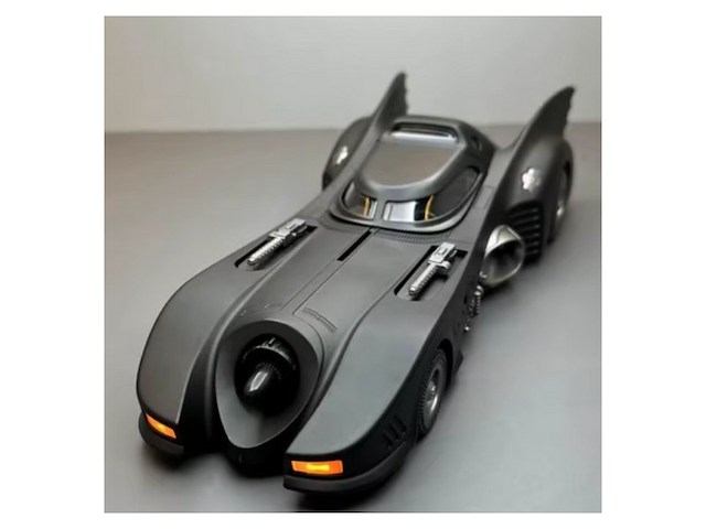 1:24 Batmobile 1989 sa svetlosnim i sprej efektima