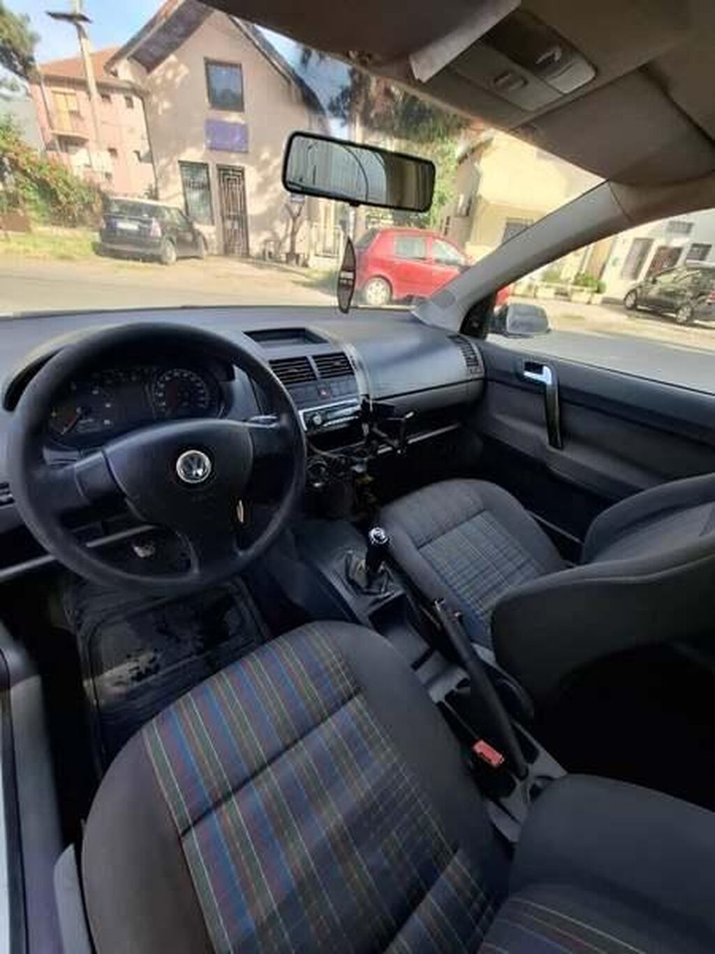 PREDNJA LEVA VRATA SIVA AW7 ZA VOLKSWAGEN POLO OD 2001. DO 2009. GOD