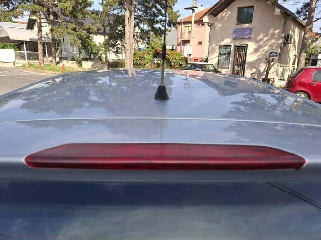 TRECE STOP SVETLO ZA VOLKSWAGEN POLO OD 2001. DO 2009. GOD. |