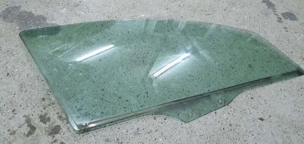 PREDNJE DESNO STAKLO PROZOR ZA MAZDA 2 OD 2002. DO 2007. GOD. |