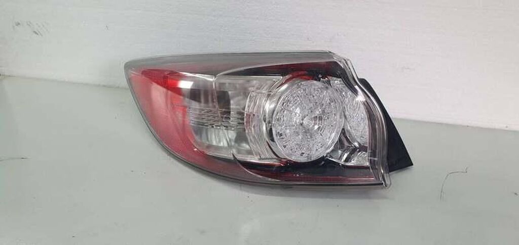 LEVA LAMPA STOP SVETLO SPOLJNA ZA MAZDA 3 OD 2008. DO 2013. GOD. |