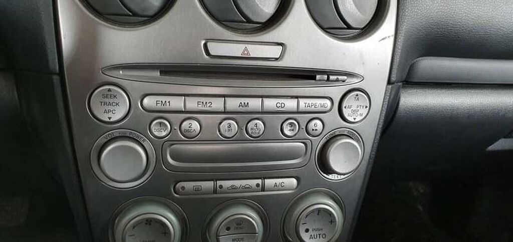 CD PLEJER ZA MAZDA 6