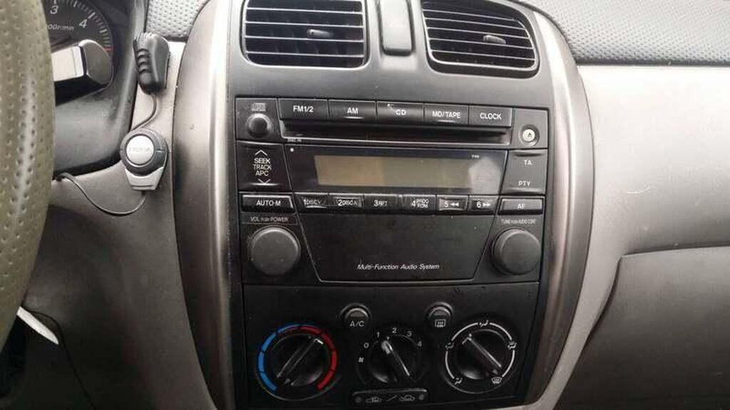 FABRICKI CD PLEJER ZA MAZDA PREMACY