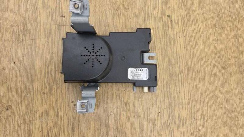 ANTENSKO POJACALO ZA AUDI A3 | Polovni delovi za Audi: A4 B8, B8.5