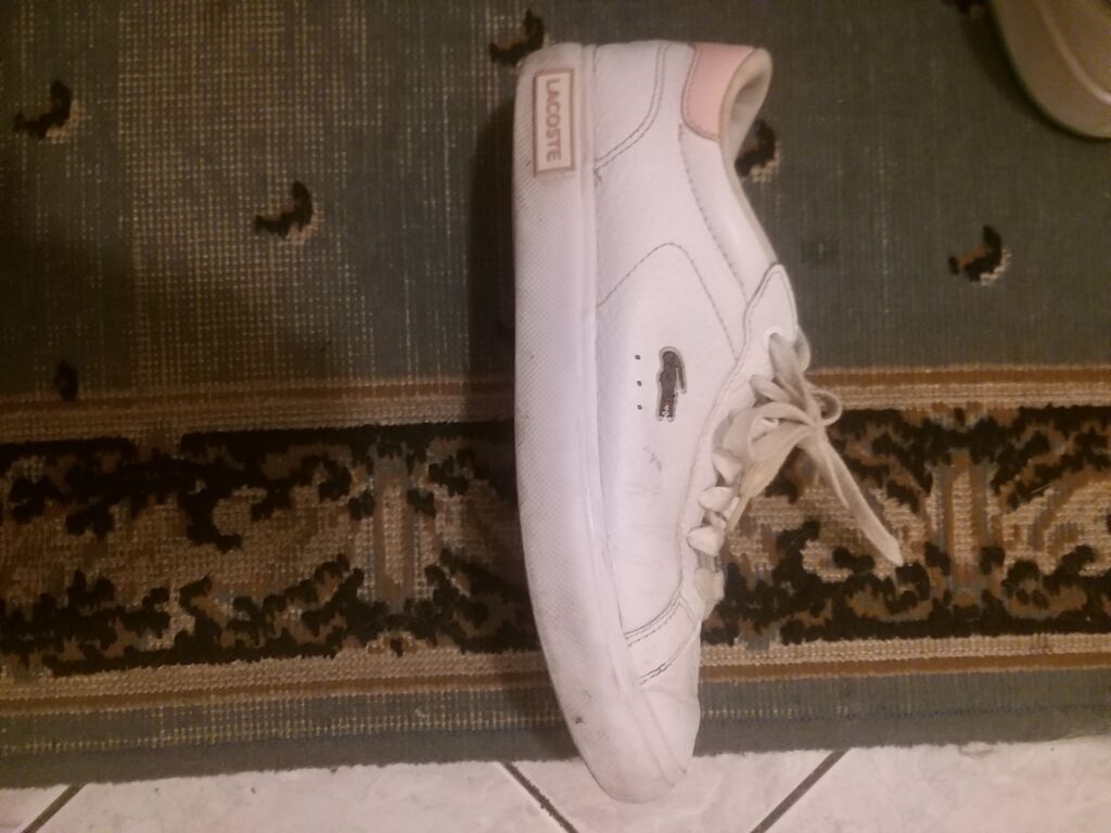 Lacoste ženska patika, niska silueta. - Model od bele kože sa