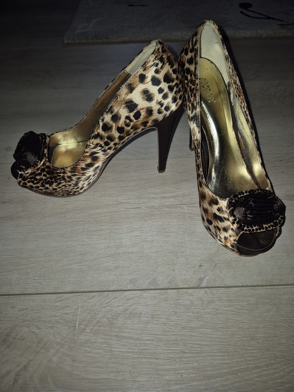 Ženske štikle sa leopard printom - Model: peep-toe salonke sa